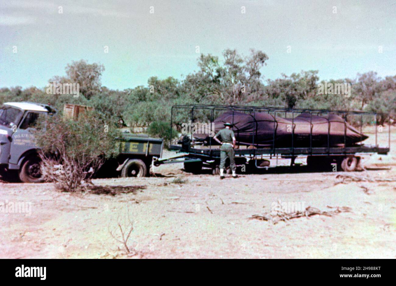 Transporting Bluebird CN7 through the bush to Lake Eyre for World Land ...