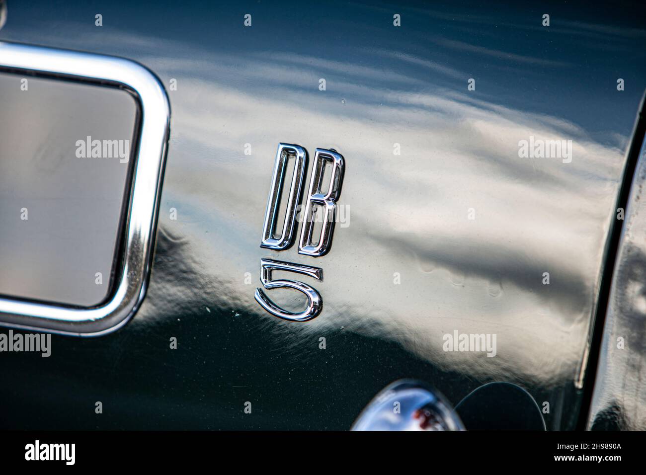 Logo on a 1965 Aston Martin DB5 Stock Photo - Alamy