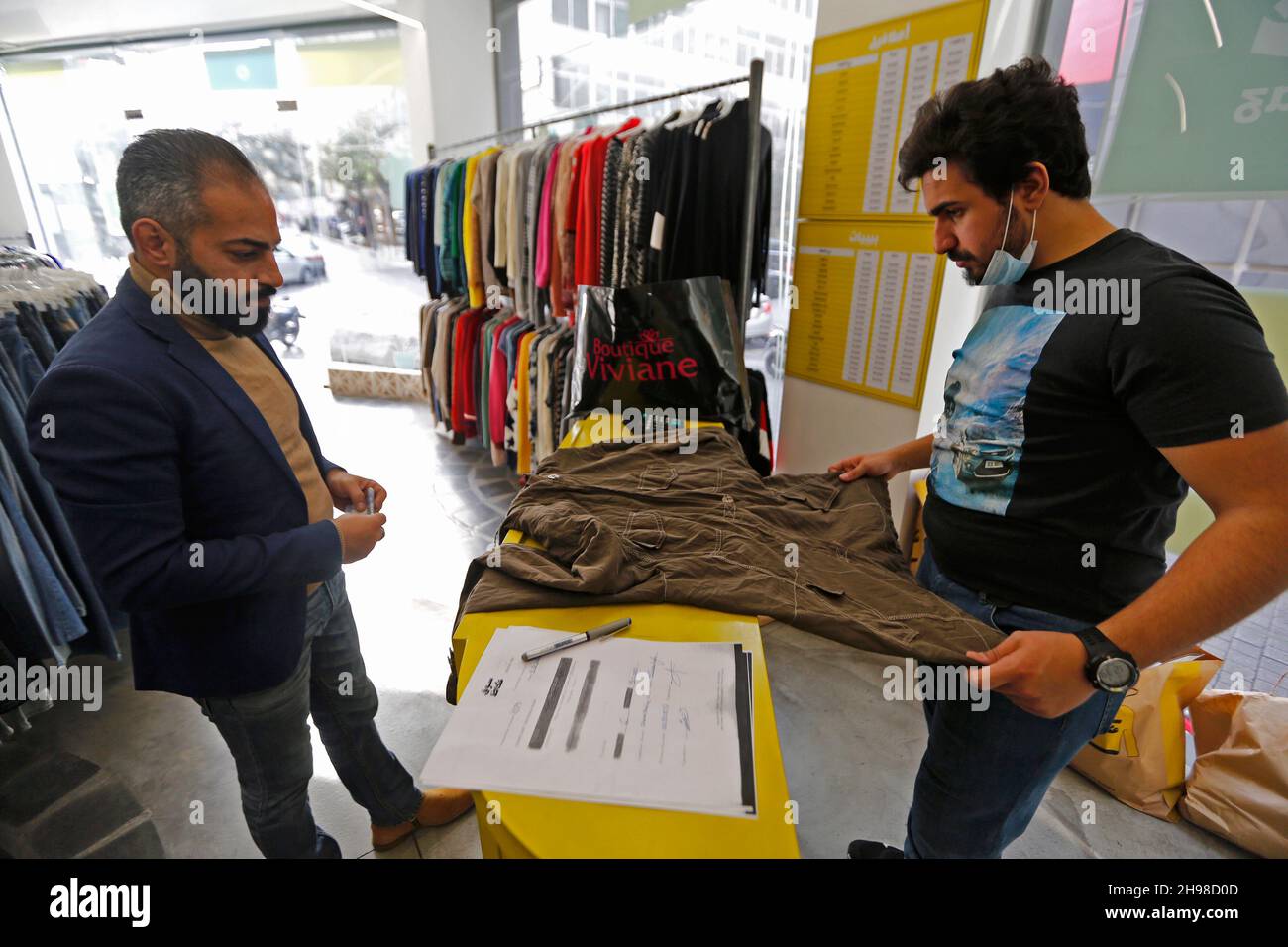 Other peoples clothes hi-res stock photography and images - Alamy