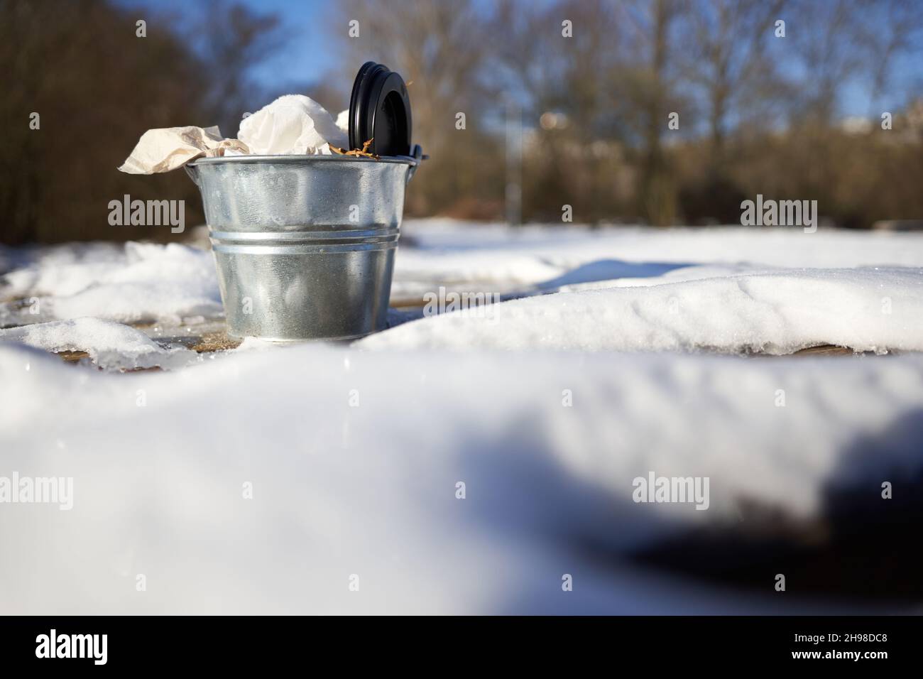 Bucket full of rubbish hi-res stock photography and images - Alamy