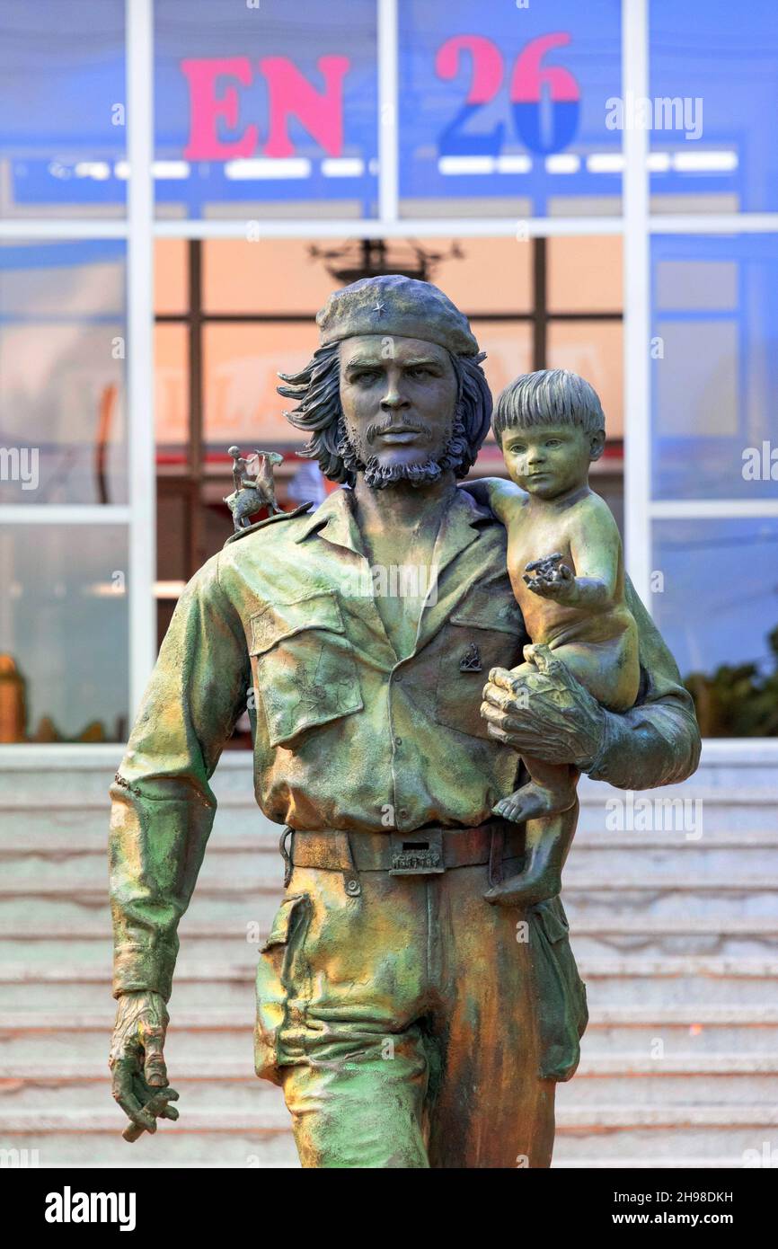 Sculpture Che With Child by Casto Solano, Santa Clara, Villa Clara ...