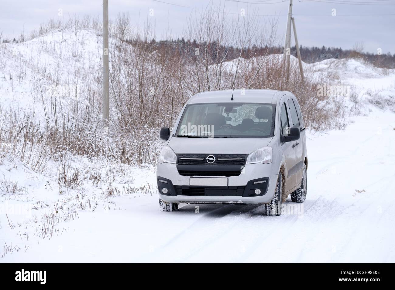 Silver minivan hi-res stock photography and images - Alamy