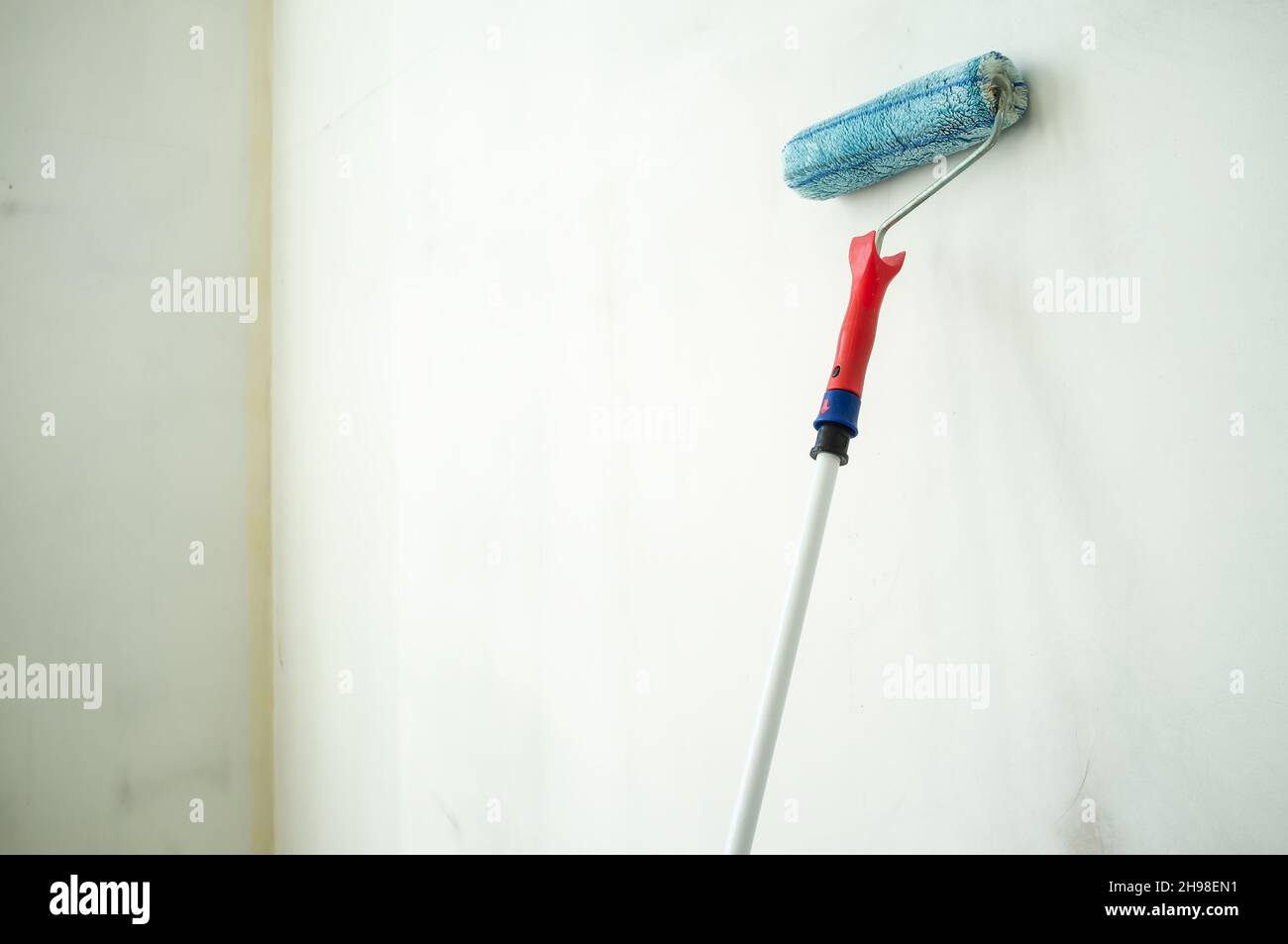 Sponge painting roller brush hi-res stock photography and images - Alamy