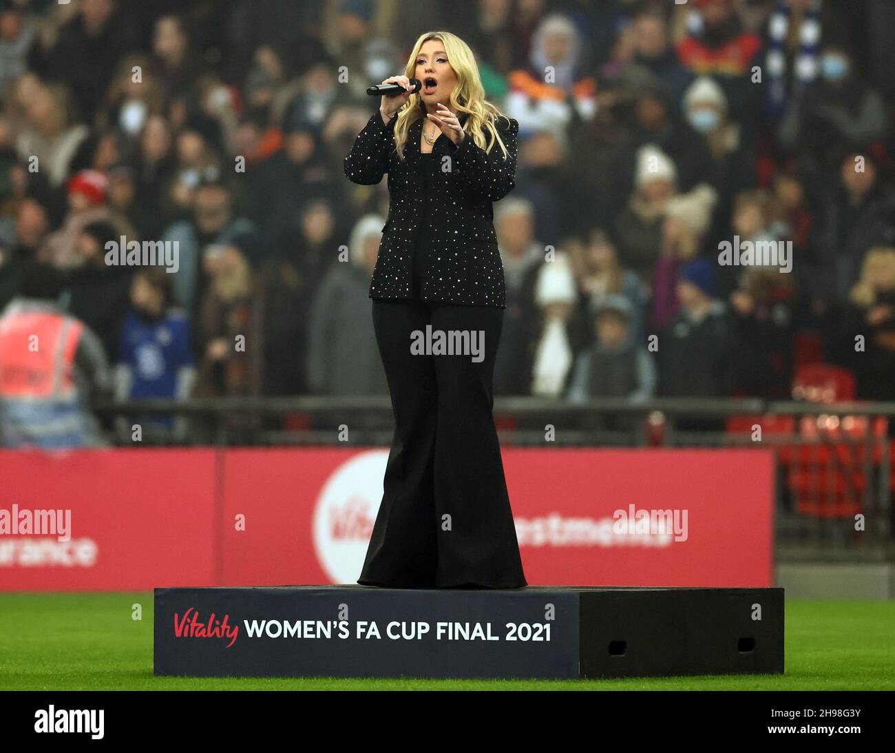 Ella henderson singer hi-res stock photography and images - Alamy