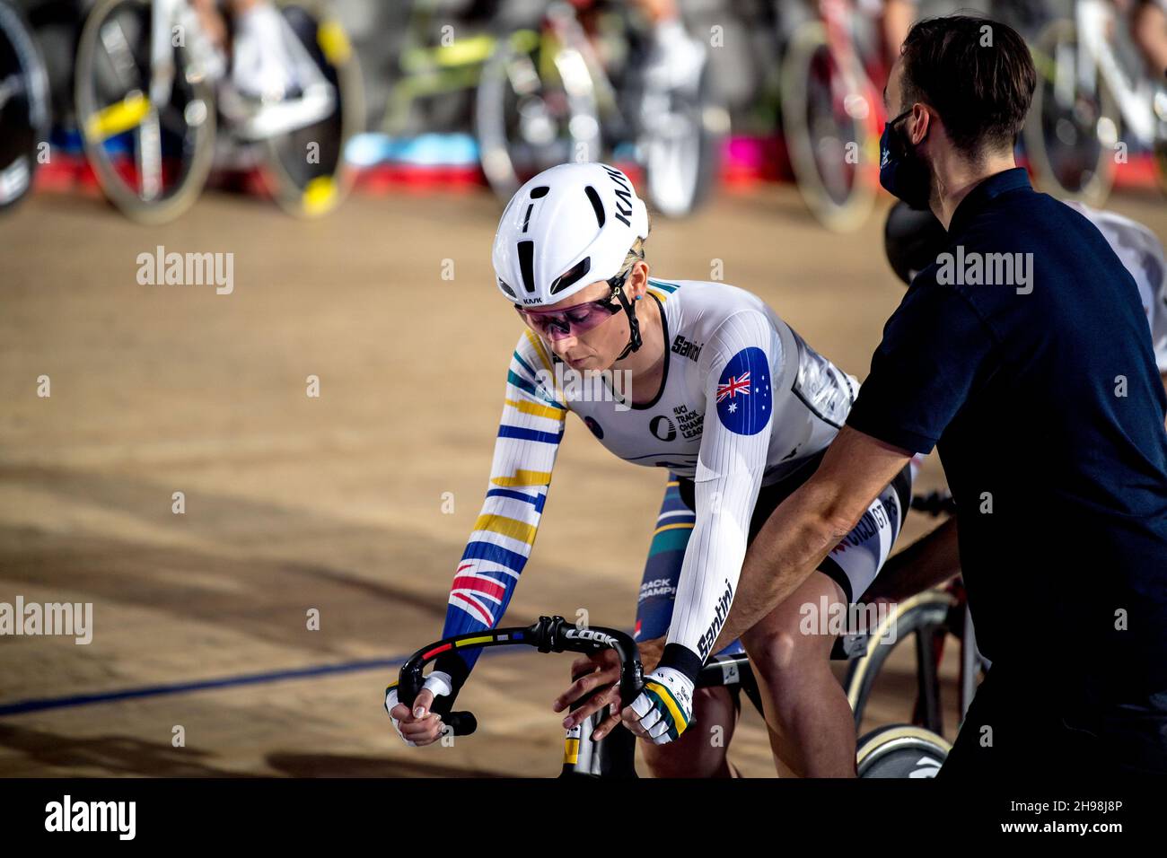 London, UK. 04th Dec, 2021. Annette Edmondson Australia ready for the ...