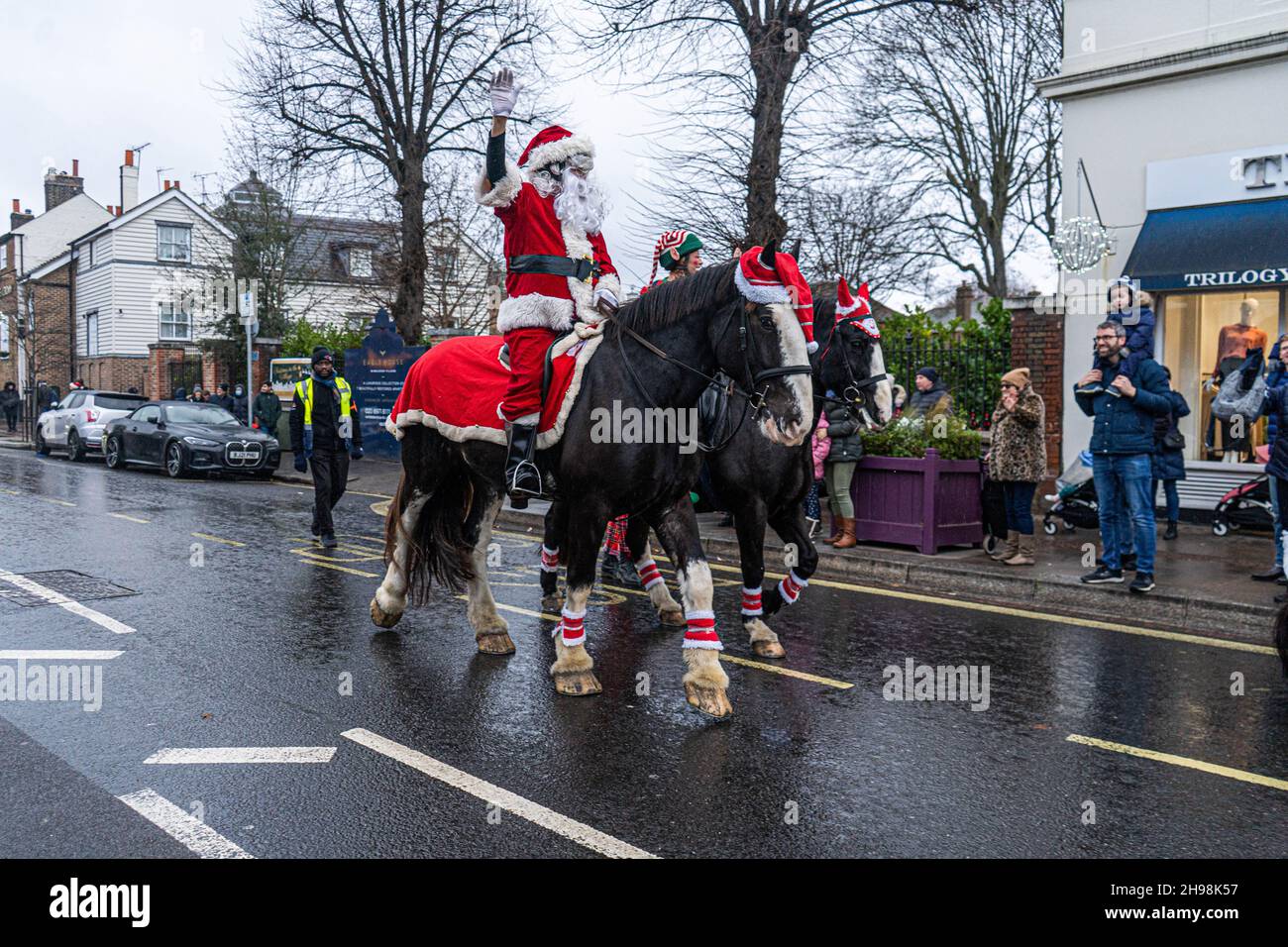 WIMBLEDON LONDON,UK. 5 December 2021. Large crowds turn for the Santa ...