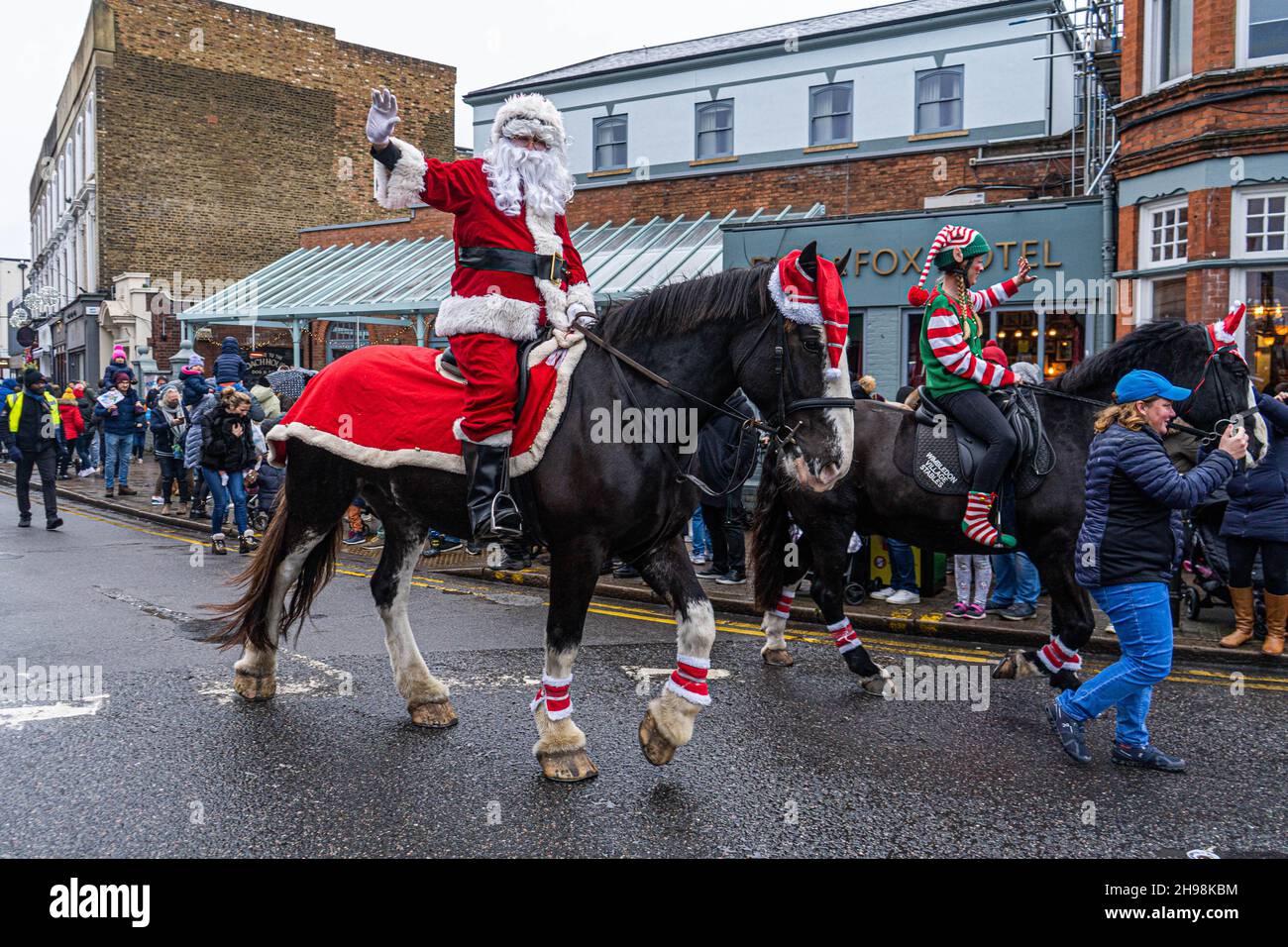 WIMBLEDON LONDON,UK. 5 December 2021. Large crowds turn for the Santa ...
