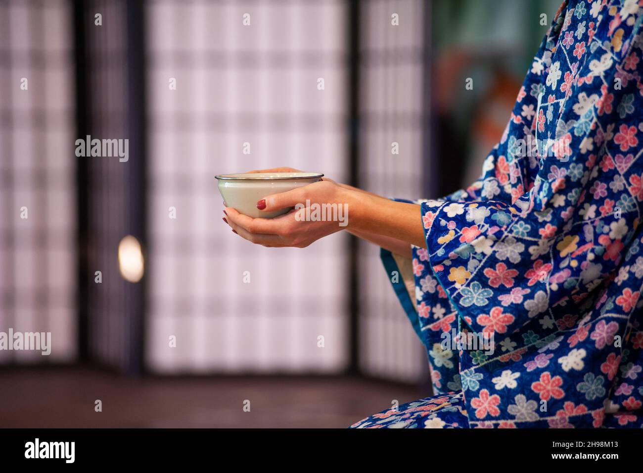 Japanese woman in traditional kimono, kneeling on Seiza position ...