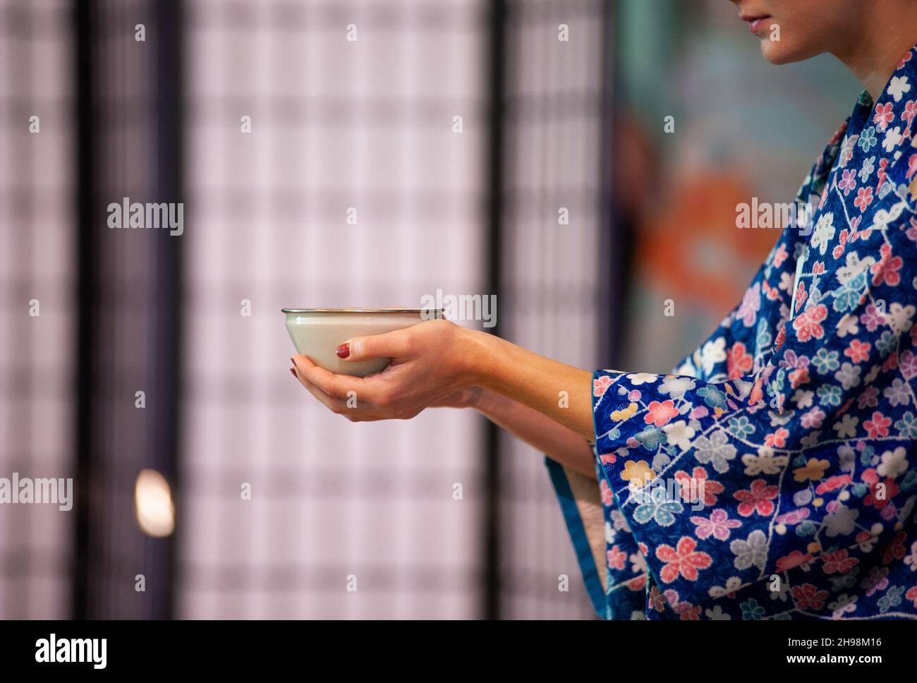 Japanese woman in traditional kimono, kneeling on Seiza position ...