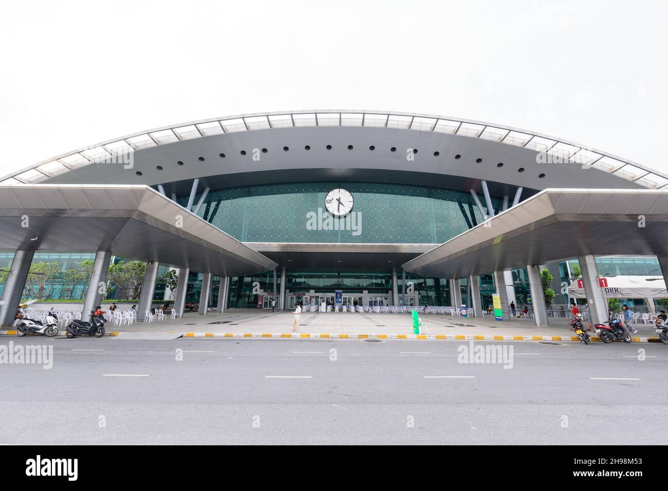 Bangkok , Thailand - 13 Nov, 2021 : Bang Sue Grand Station new train ...