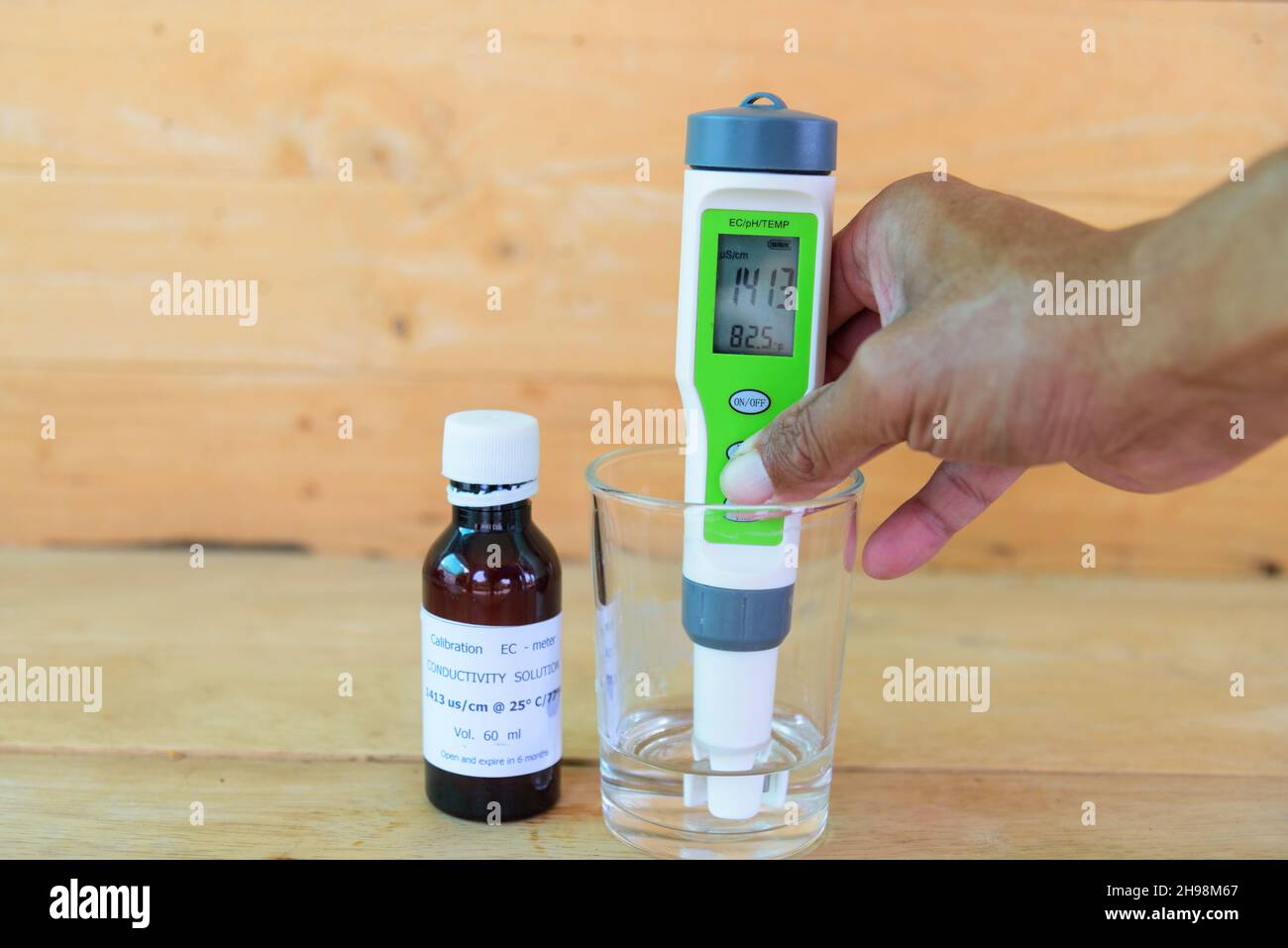 The man calibrate Ph meter before use it for tester Stock Photo - Alamy