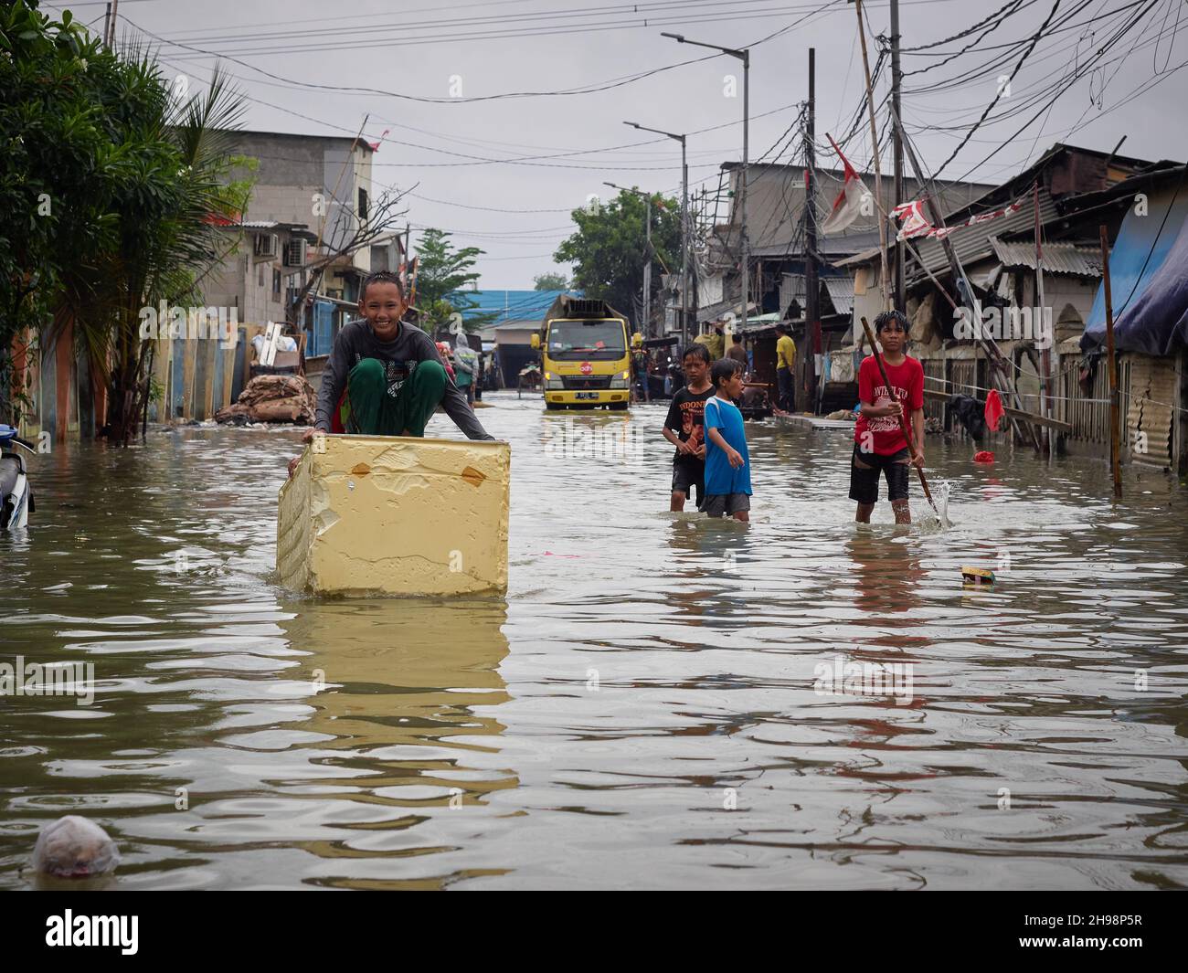 North Jakarta, Indonesia. 04th Dec, 2021. A view of the tidal floods ...
