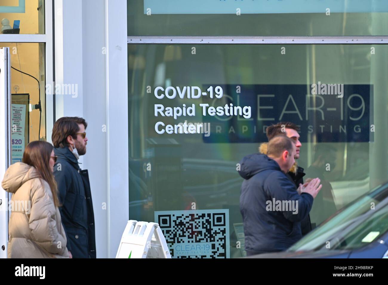 Covid 19 testing usa hi-res stock photography and images - Alamy