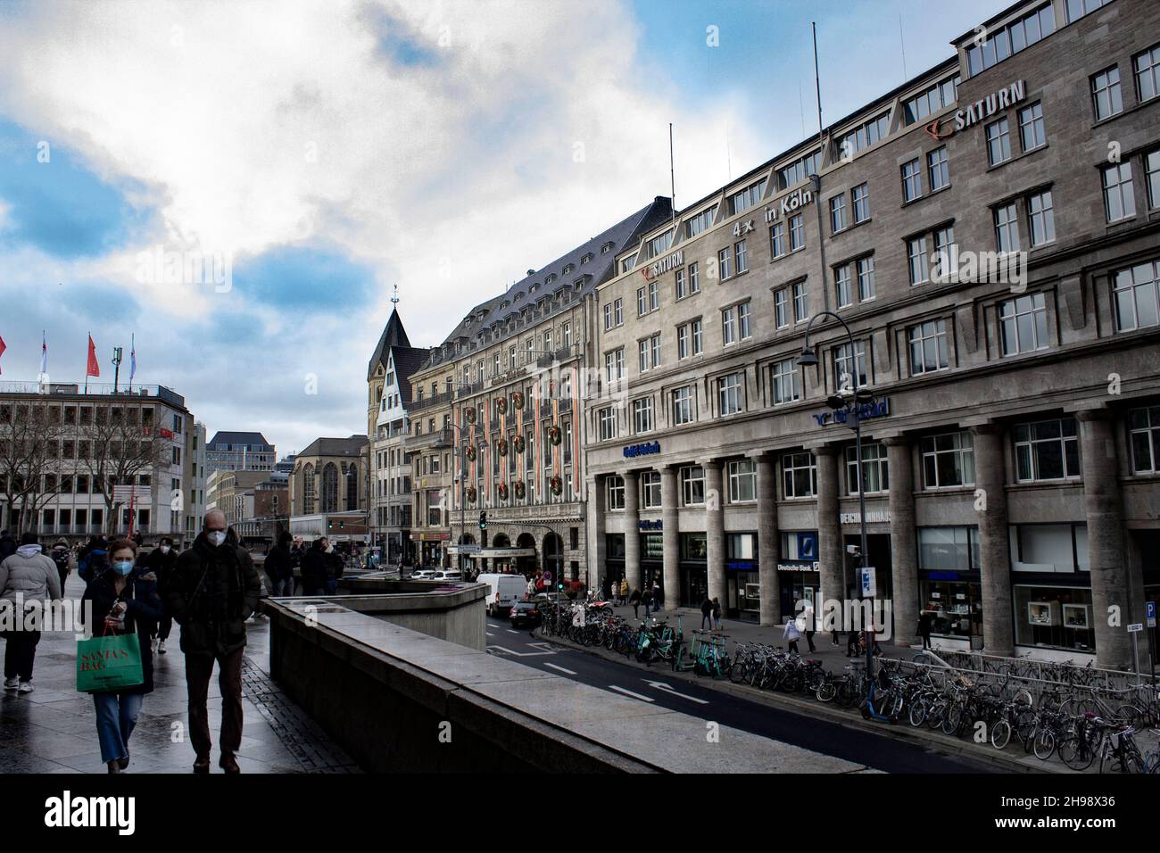 Walkingbuildingsarchitecturegermanycitydeutschlandold hi-res stock ...