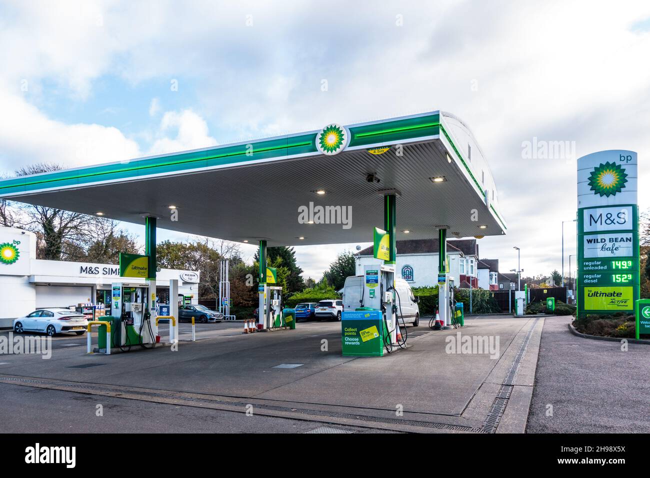 Petrol station food hi-res stock photography and images - Alamy
