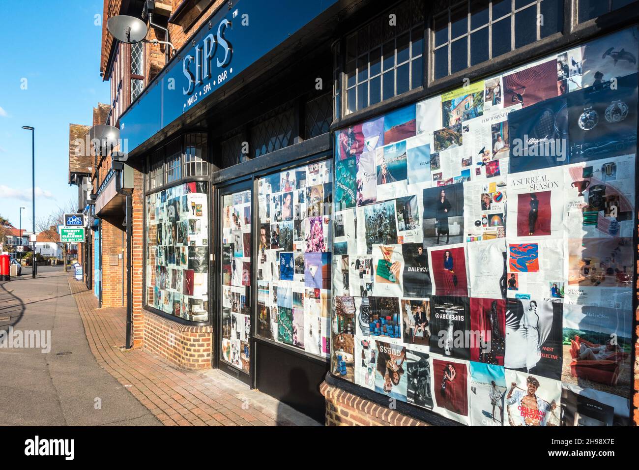 Newspaper covered window hi-res stock photography and images - Alamy