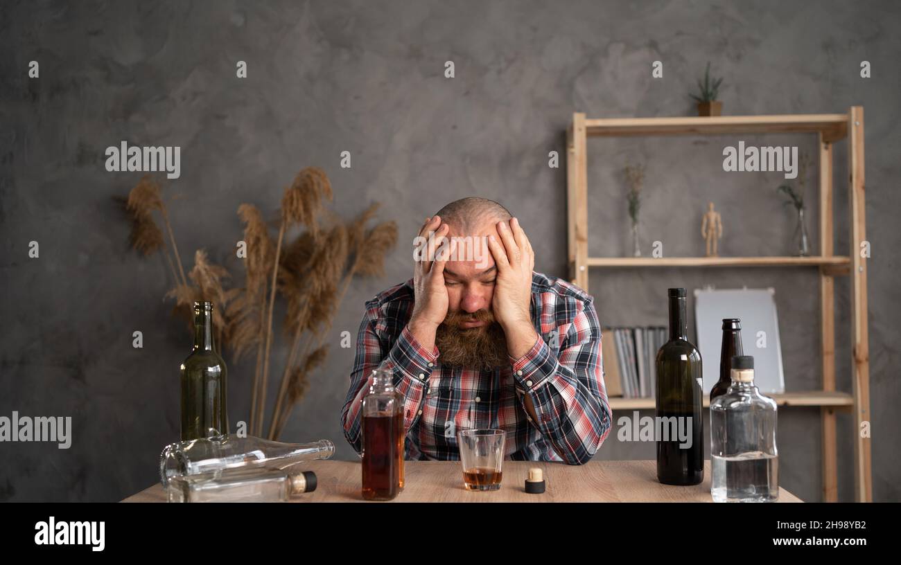 Man drinking problem home hi-res stock photography and images - Alamy