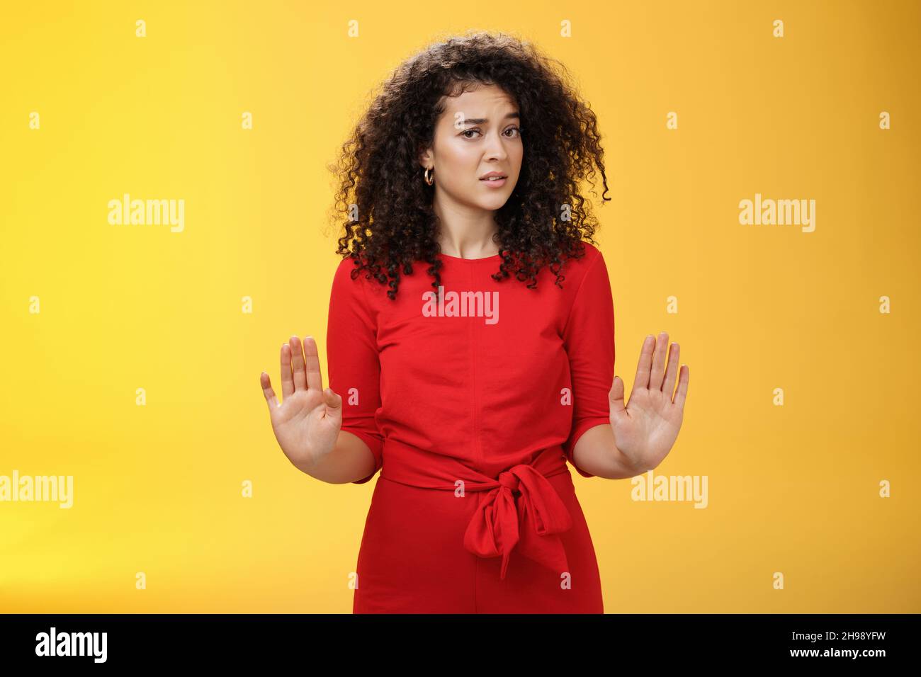 Girl unwiling got in troubles rejecting suspicious and doubtful offer ...