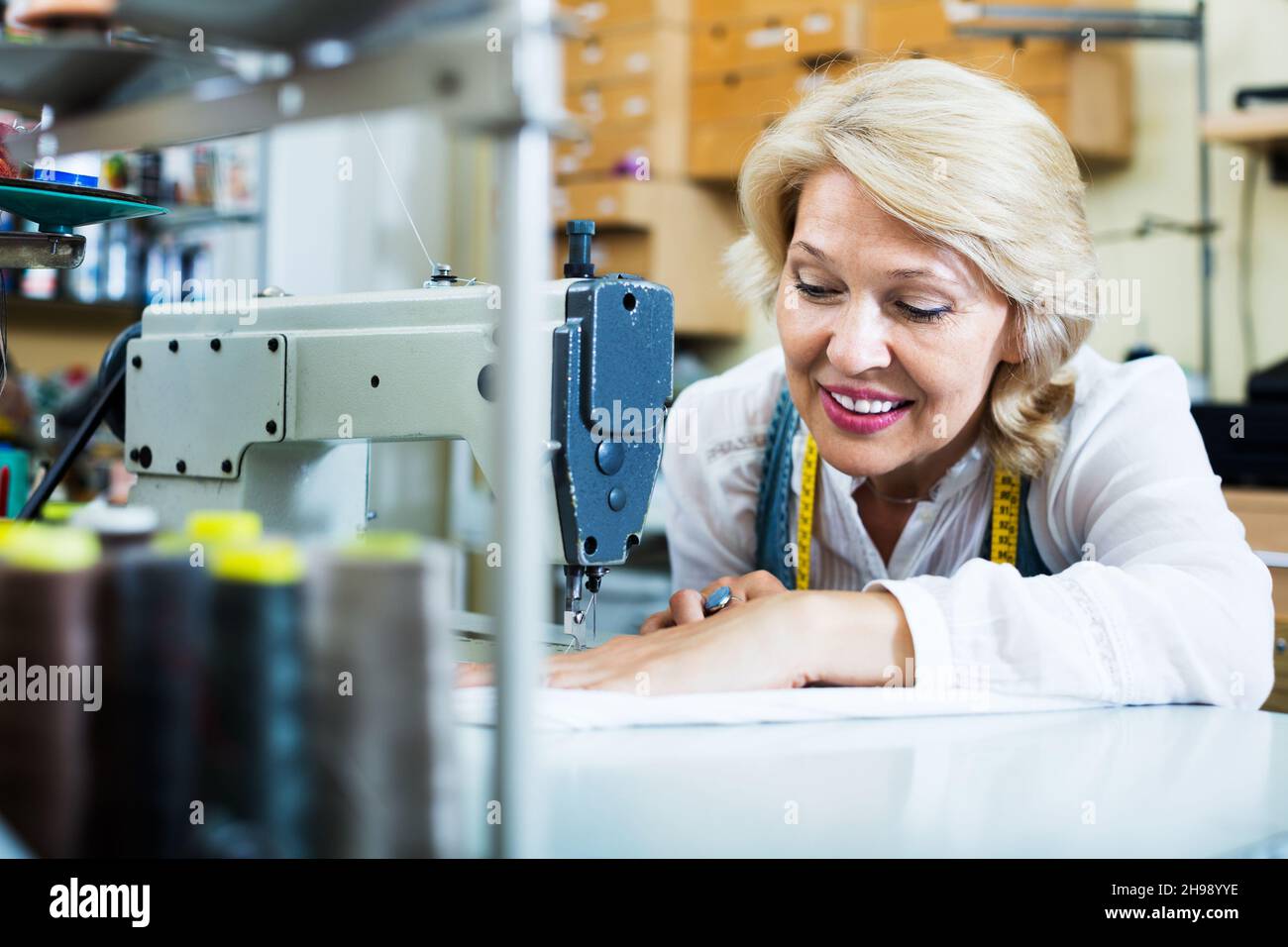 Tailor using sewing machine Stock Photo - Alamy