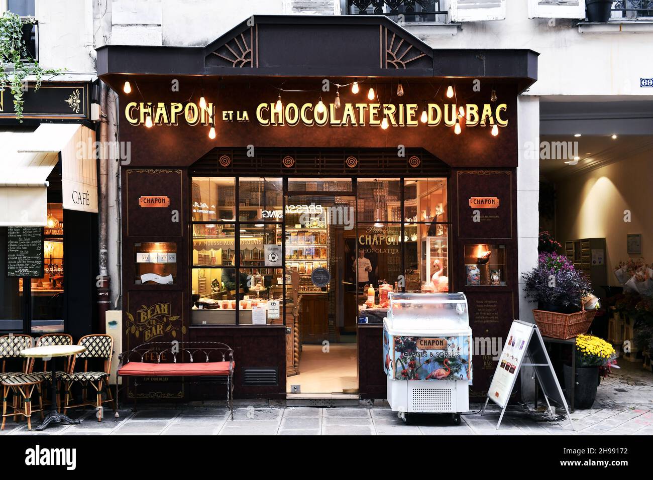 Chocolaterie paris hi-res stock photography and images - Alamy