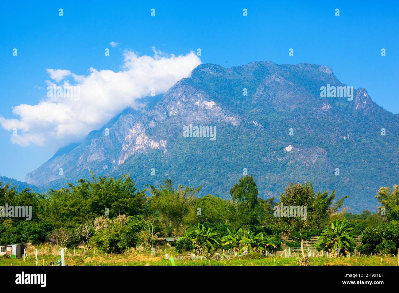 Floating mountains over mist hi-res stock photography and images - Alamy
