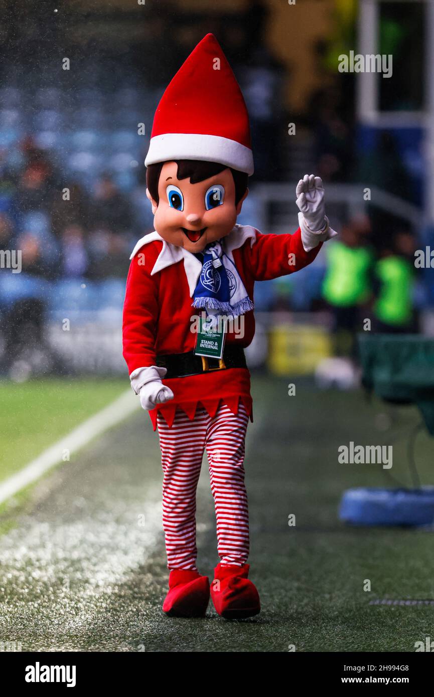 Elf prince hi-res stock photography and images - Alamy