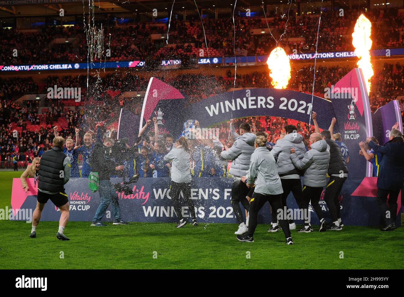 Chelsea trophy lift 2021 hi-res stock photography and images - Alamy