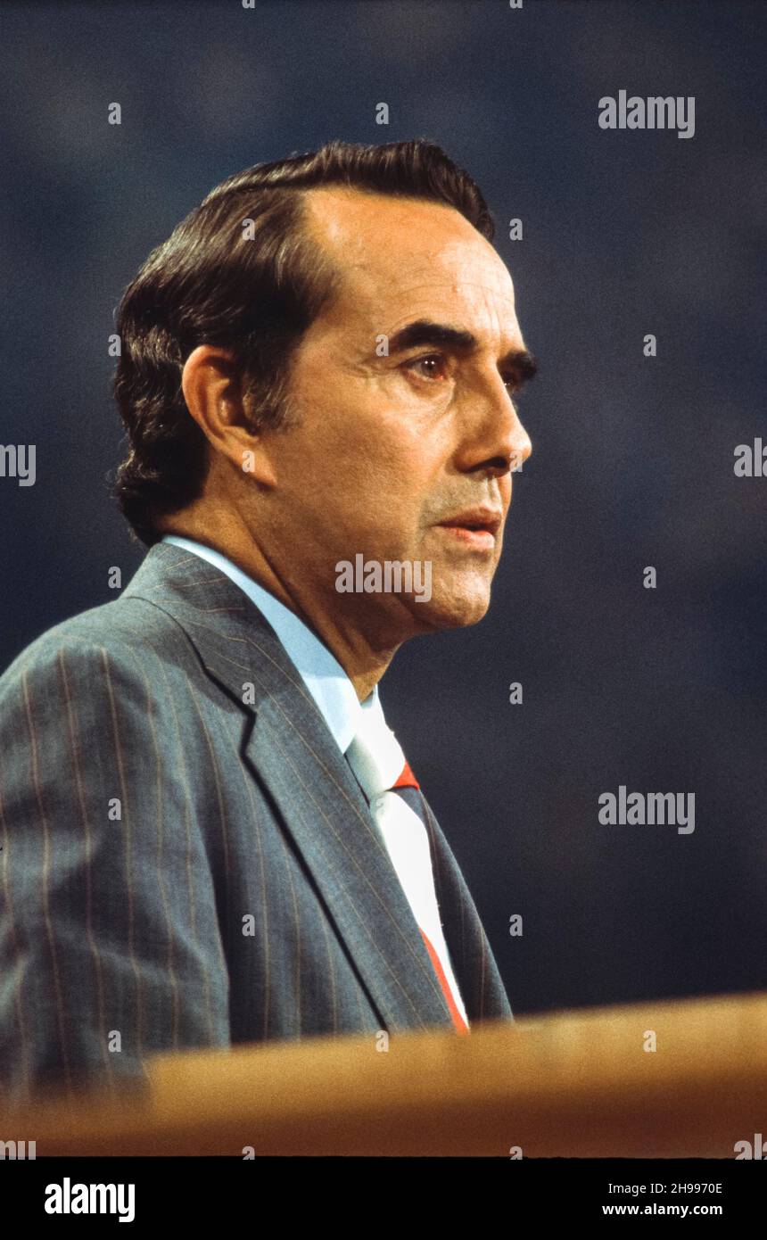 **FILE PHOTO** Bob Dole Has Passed Away at 98. United States Senator ...