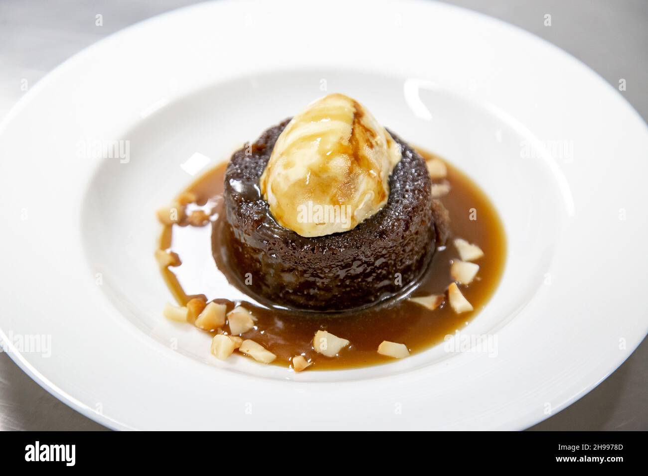 Sticky toffee pudding close hi-res stock photography and images - Alamy