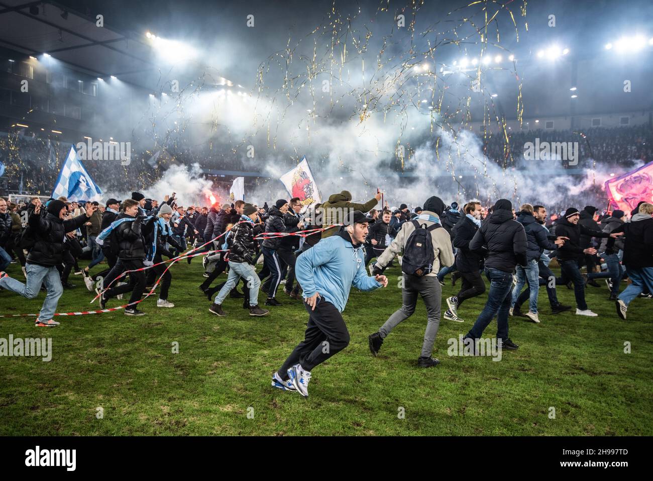 Football pitch invasion hi-res stock photography and images - Alamy