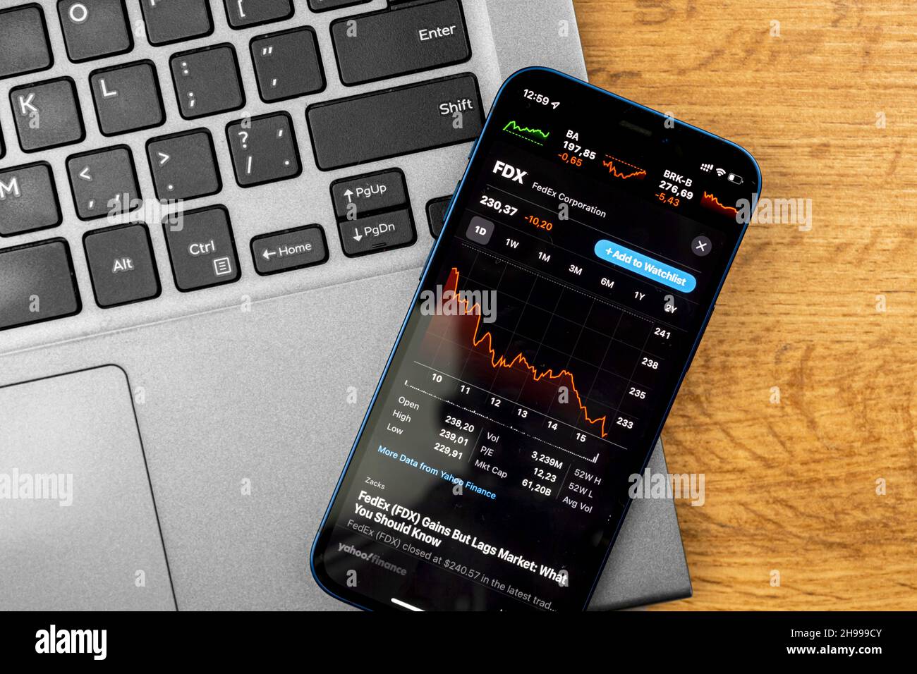 Fedex mobile hi-res stock photography and images - Alamy