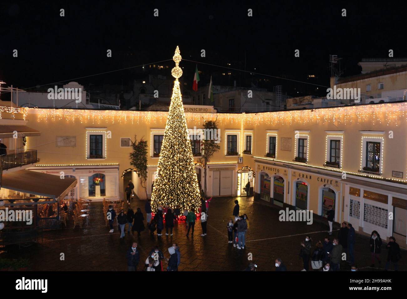 Trees and Christmas decorations in island Capri, Italy Stock Photo - Alamy
