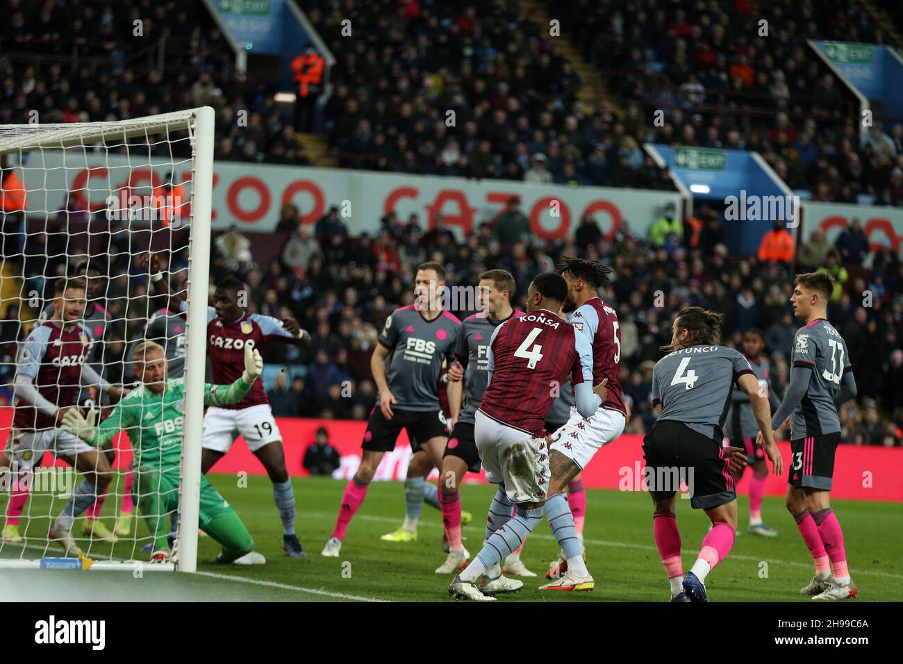 Birmingham, UK. 05th Dec, 2021. Ezri Konsa of Aston Villa (4) scores ...