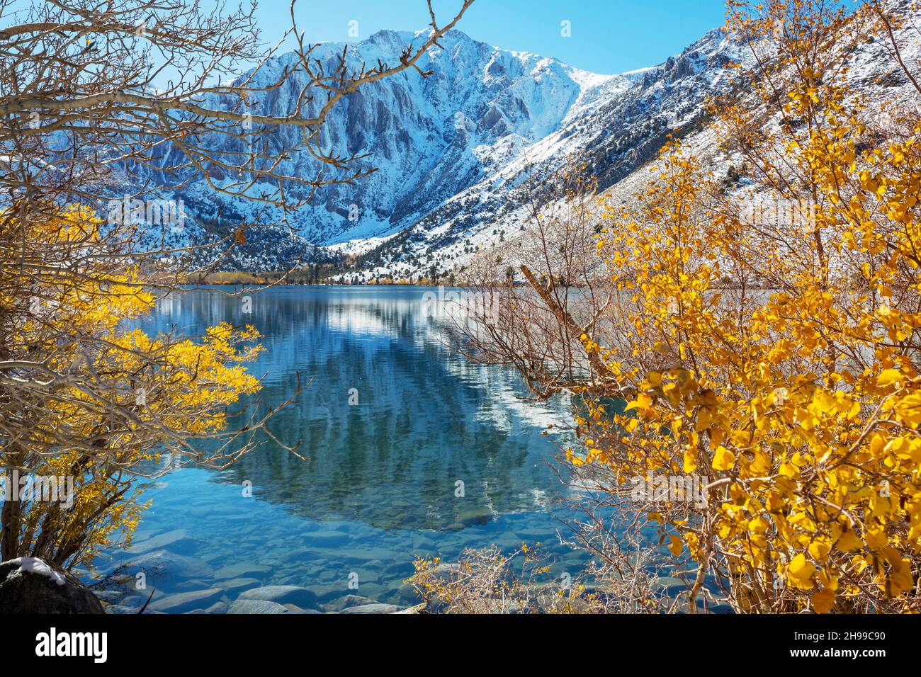 Beautiful nature scene in early winter mountains. Sierra Nevada ...