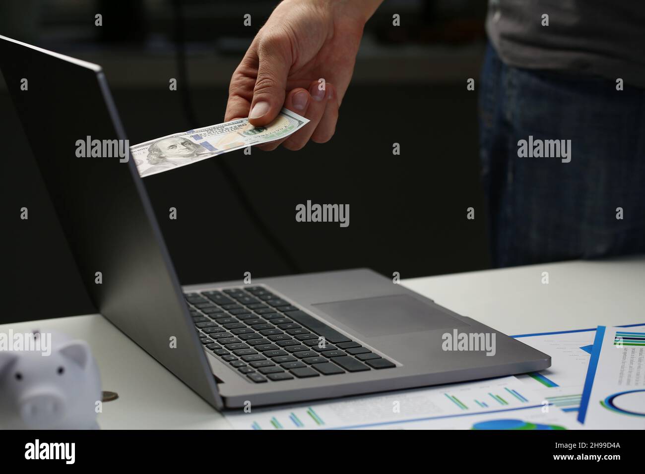 Money and computer screen hi-res stock photography and images - Alamy