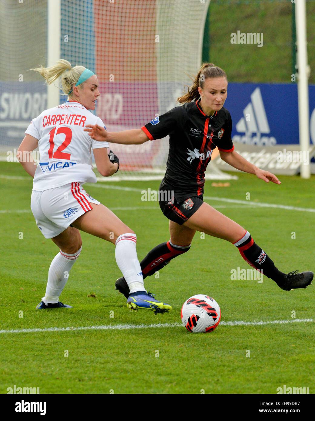 Ellie carpenter of olympique lyonnais feminin hi-res stock photography ...
