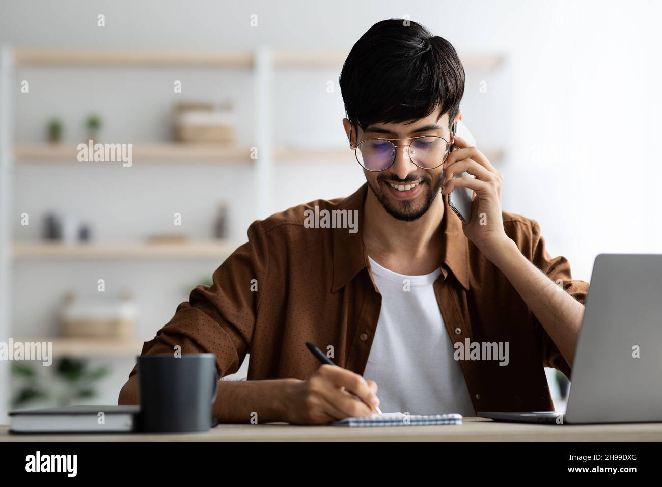 Middle eastern man talking hi-res stock photography and images - Alamy