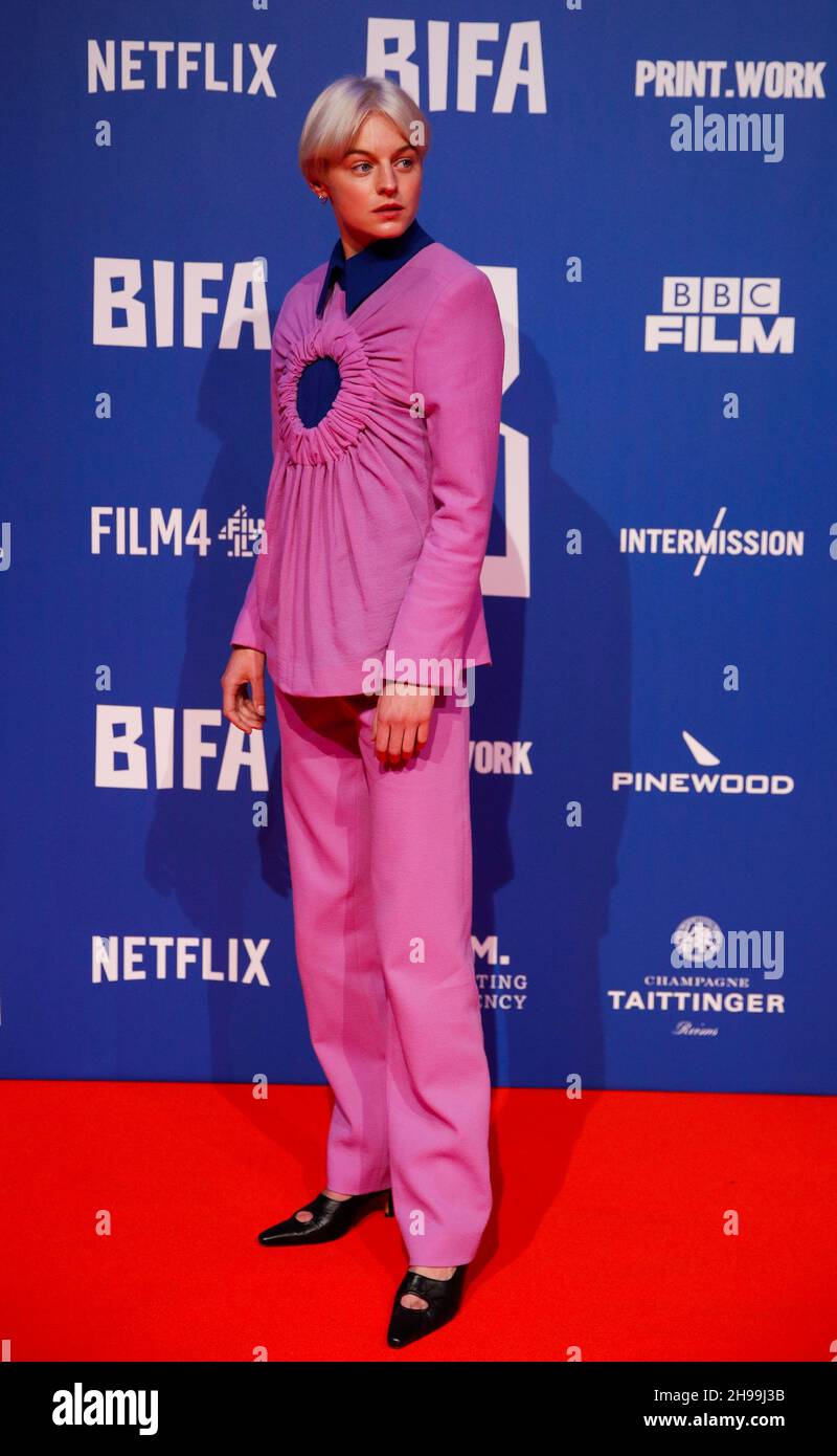 Emma corrin actor hi-res stock photography and images - Alamy