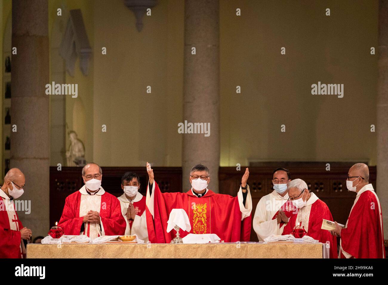 Eucharistic prayer hi-res stock photography and images - Alamy