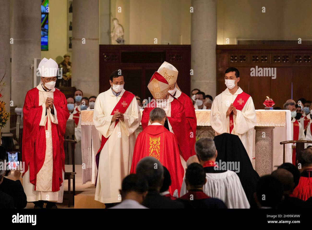 Bishop Stephen Chow Sau-yan, SJ installed as the Bishop of Hong Kong ...