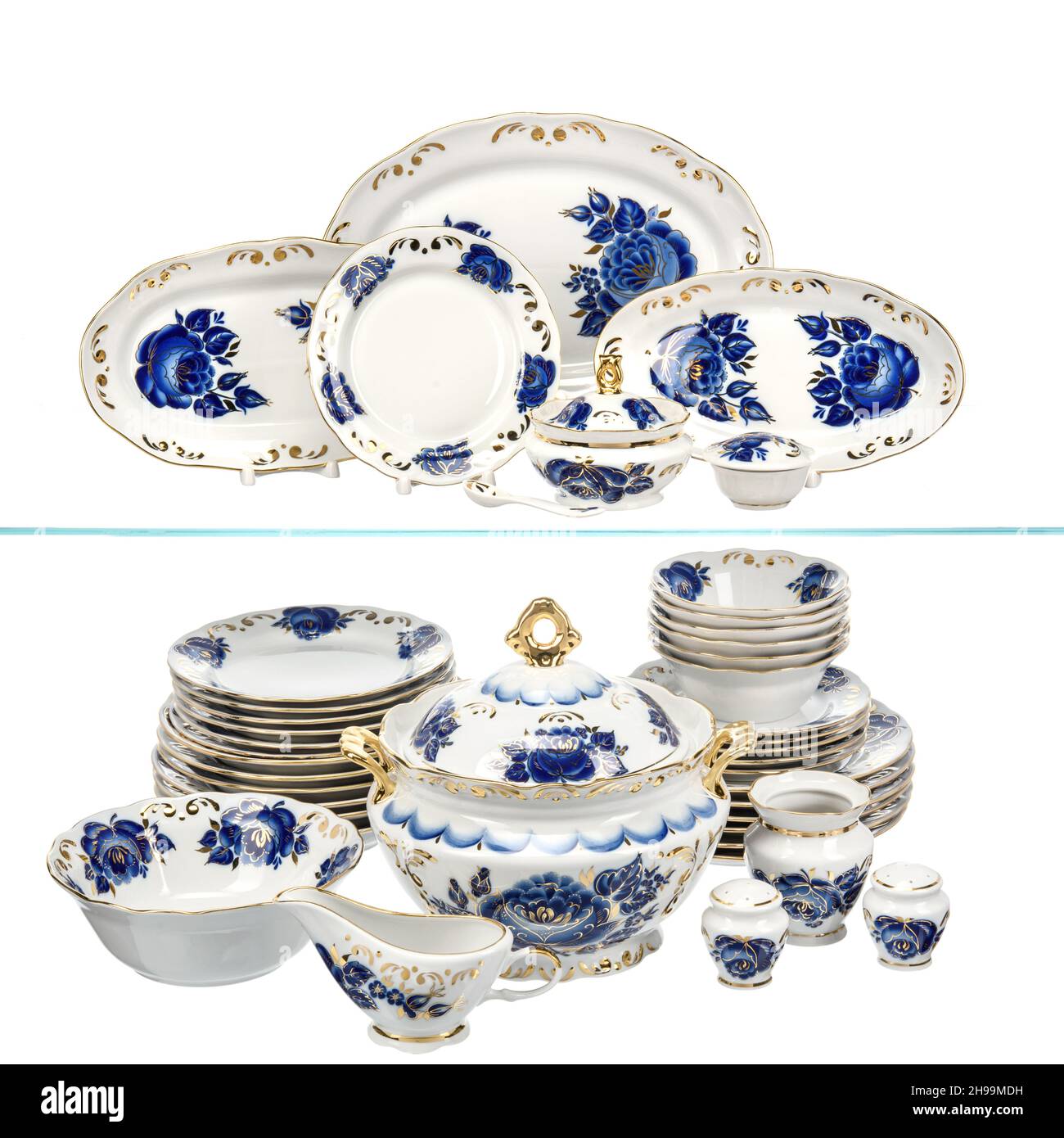 Classic Vintage ceramic porcelain large set of crockery dishes of ...