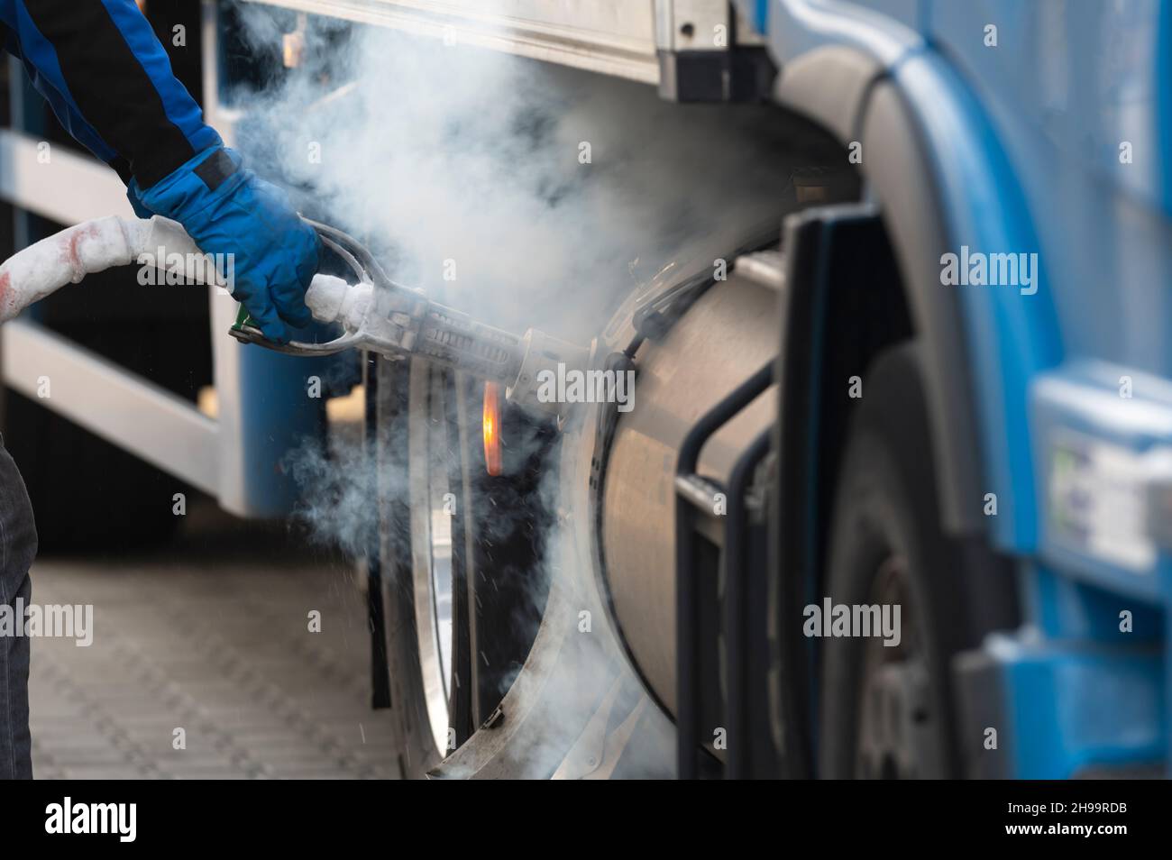 Lng gas hi-res stock photography and images - Alamy