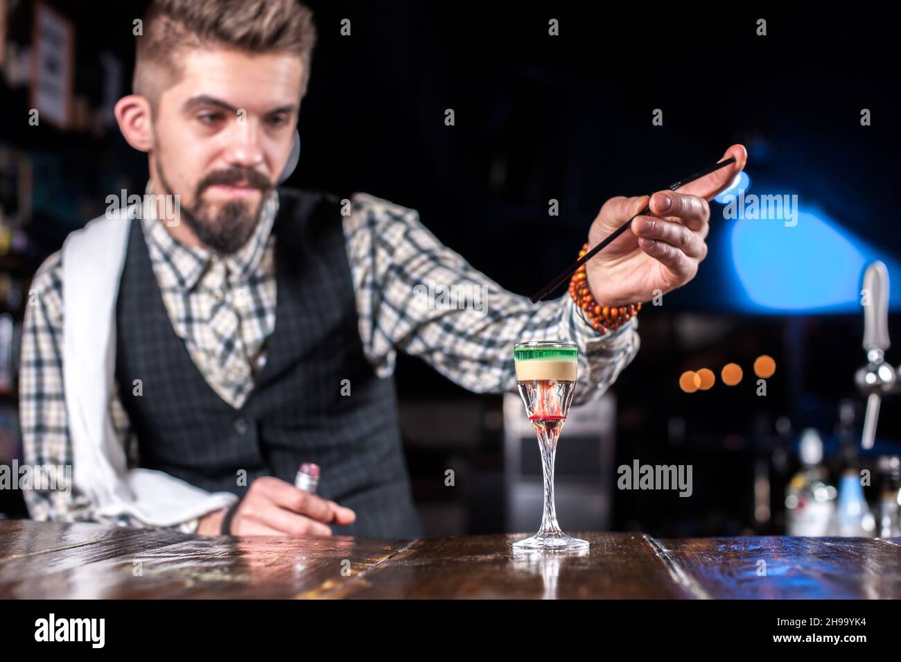 Portrait of barkeeper is pouring a drink at the nightclub Stock Photo ...