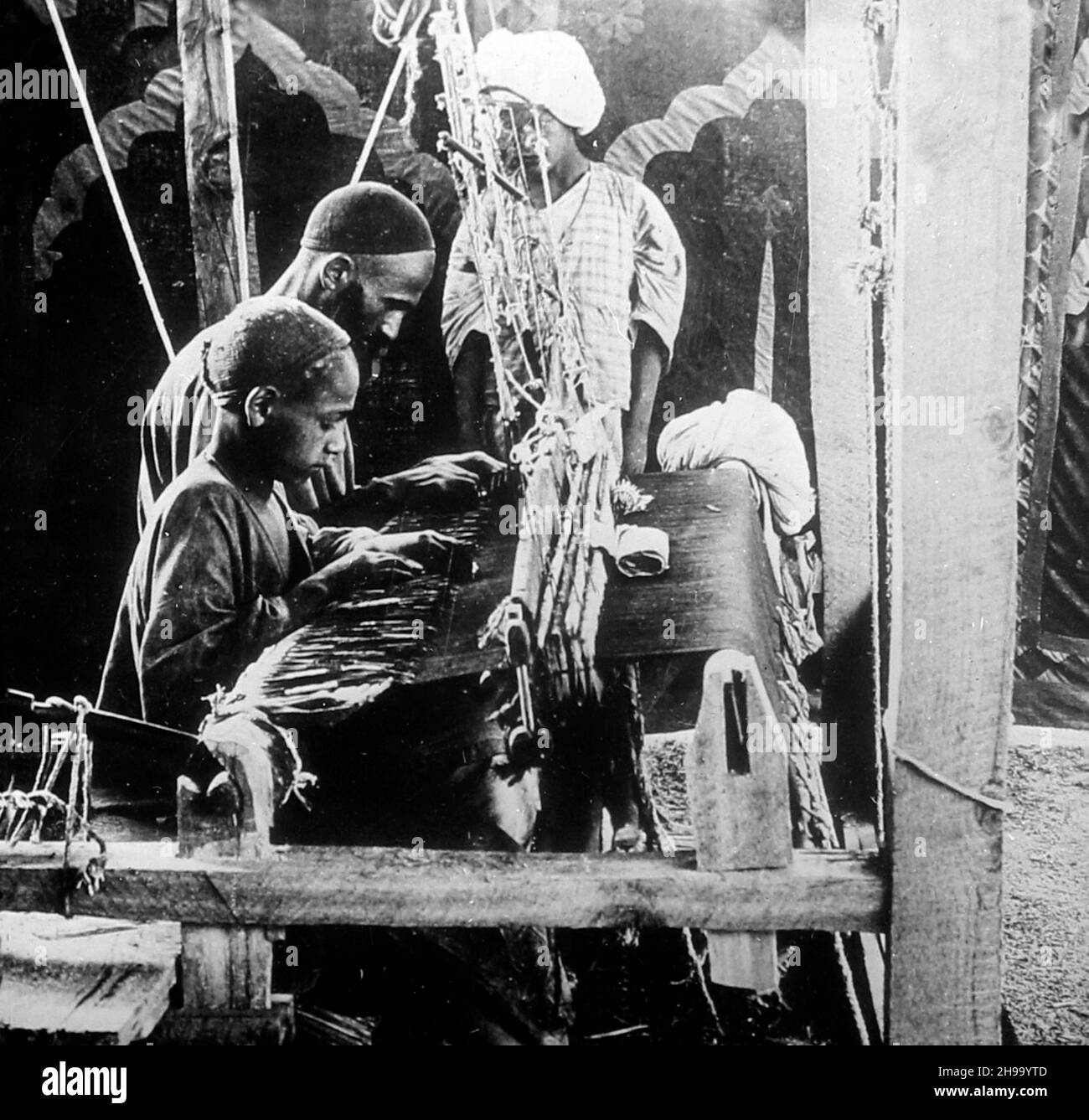 Weaving shawls on a hand loom, Kashmir, early 1900s Stock Photo - Alamy