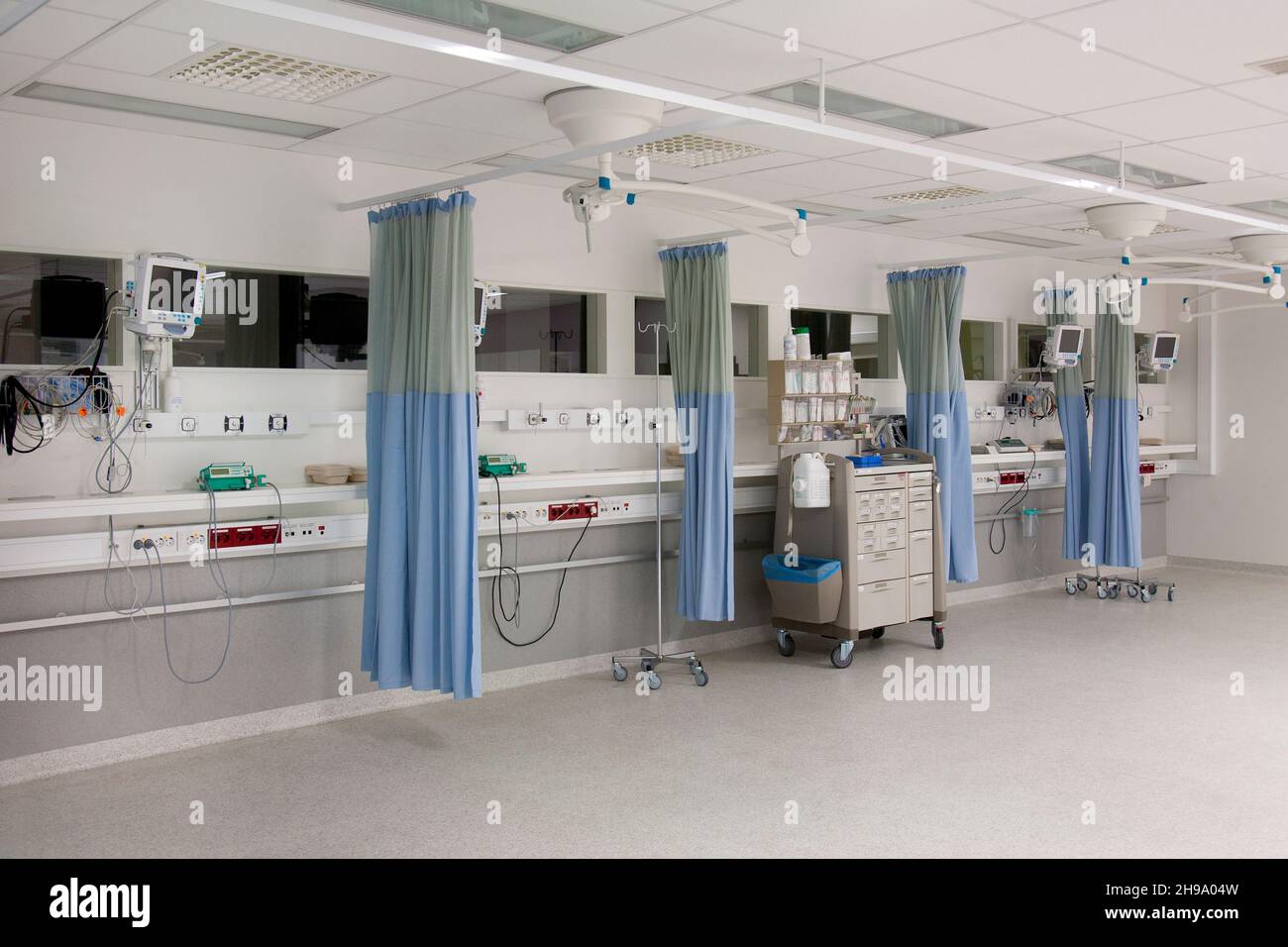 Recovery room outside the operating theatre in a hospital. Drapes, blue ...
