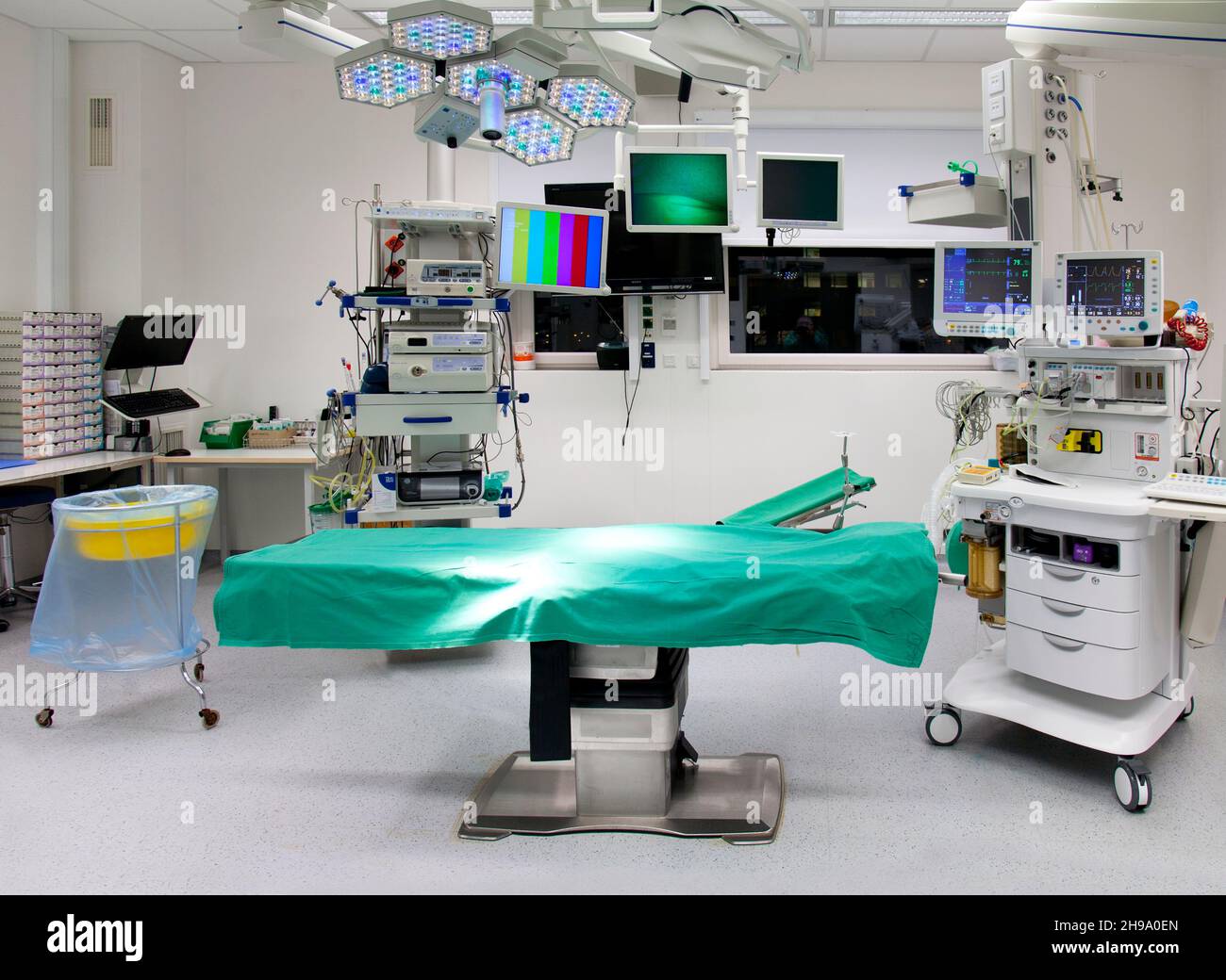 Modern well equipped operating theatre in a new hospital Stock Photo ...