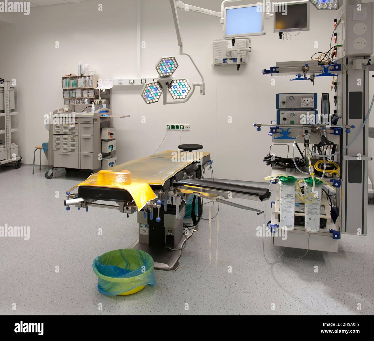 Modern well equipped operating theatre in a new hospital Stock Photo ...