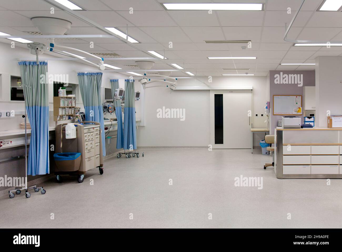 Recovery room in a modern hospital, post-operative recovery, patient ...