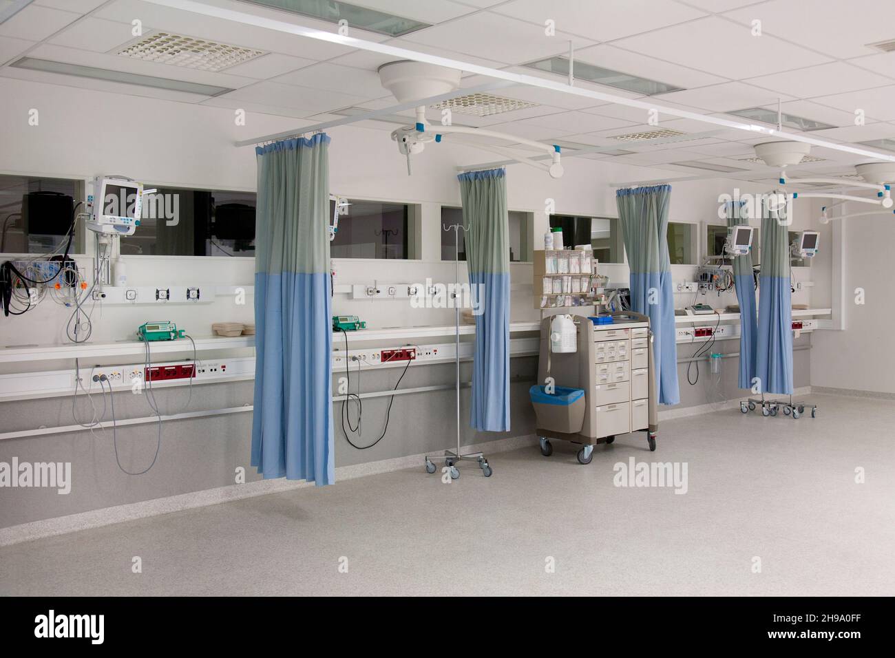 Recovery room in a modern hospital, post-operative recovery, patient ...