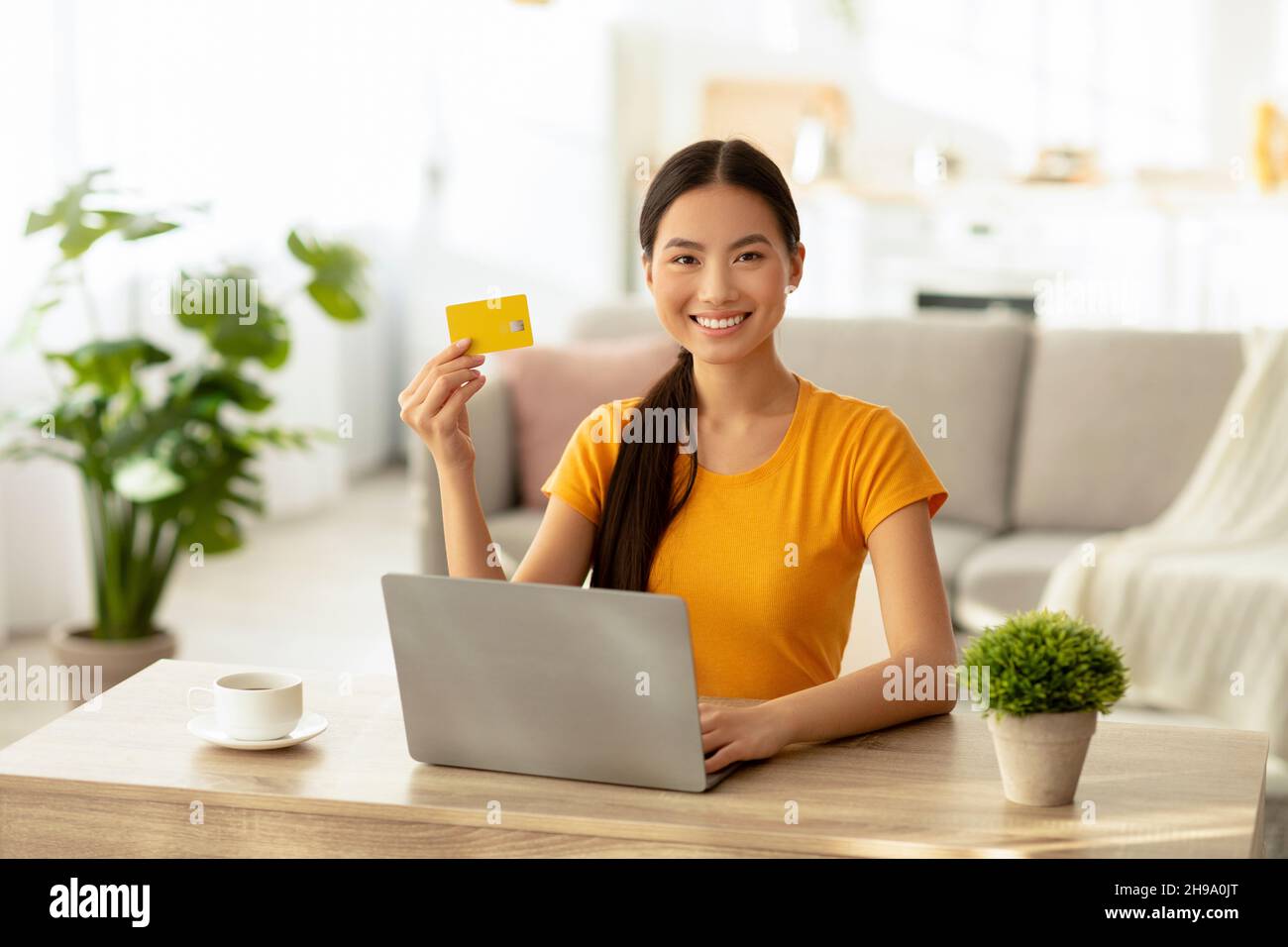 Home lady hi-res stock photography and images - Alamy